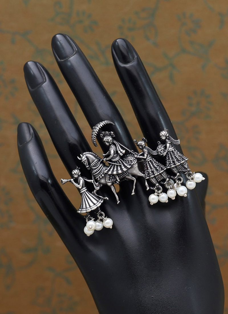 Indian Wedding Shape Unique Pattern Big Finger Ring Catalog